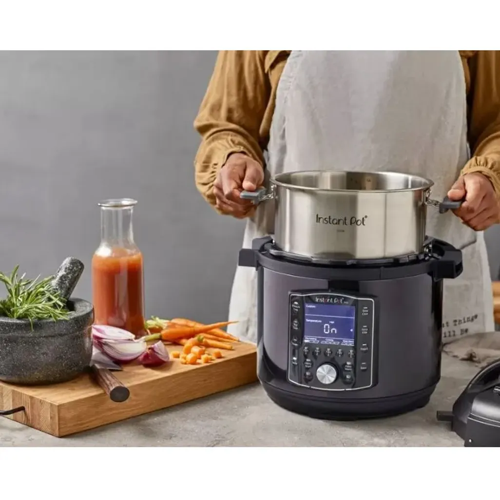 Instant Pot Pro Smart Cooker | Tafelberg Furnishers